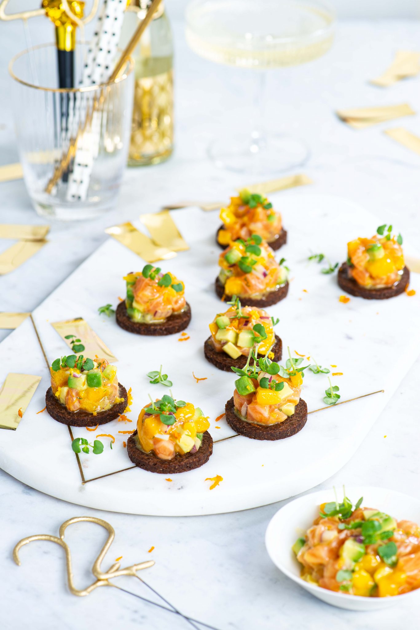 Canapés mit Lachstatar - Mestemacher.de